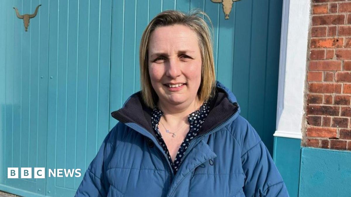 Business concerned over marina works in Hull - BBC News