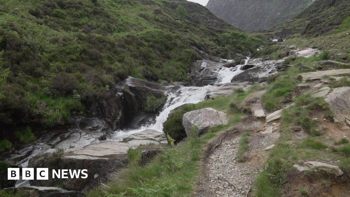 Two women die at Yr Wyddfa Watkin Path pools - BBC News