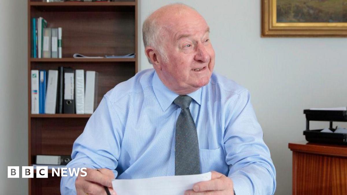 Former Walsall Council leader returns to top job - BBC News