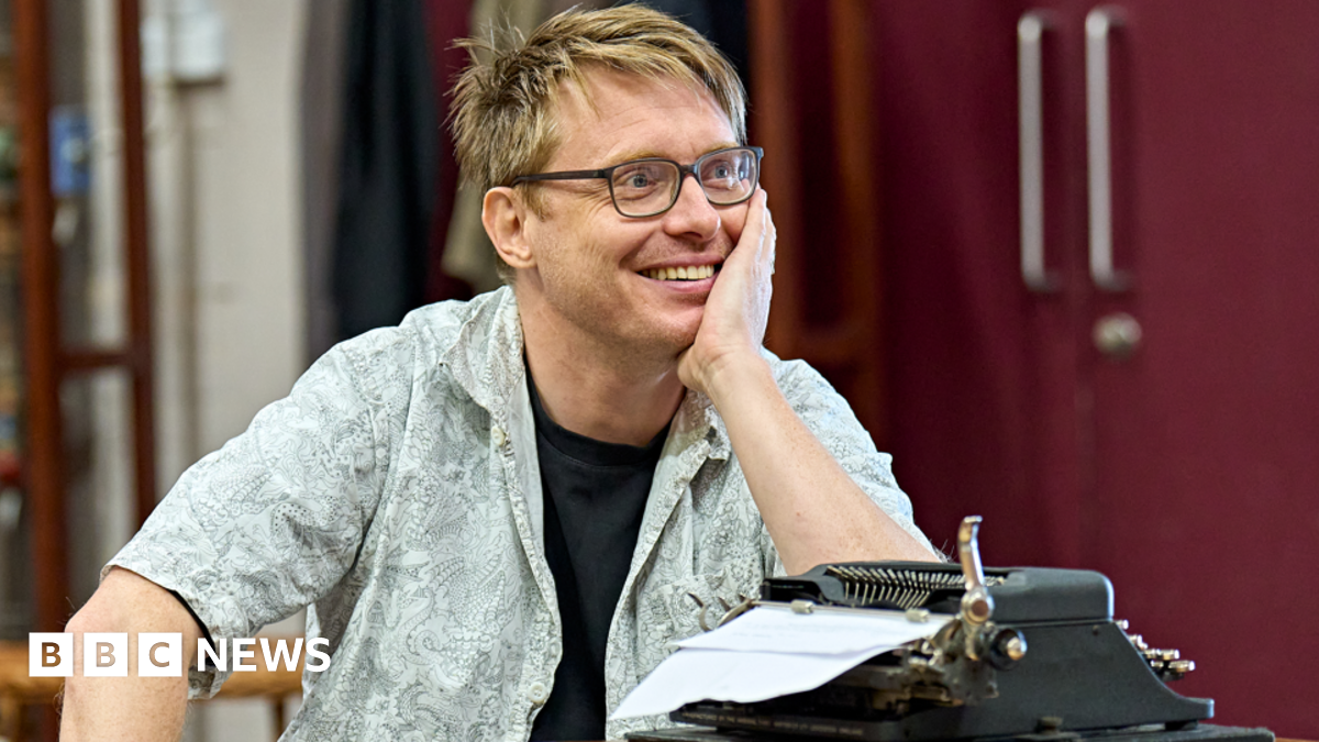 Actor's life experience helps shape Alan Turing play - BBC News