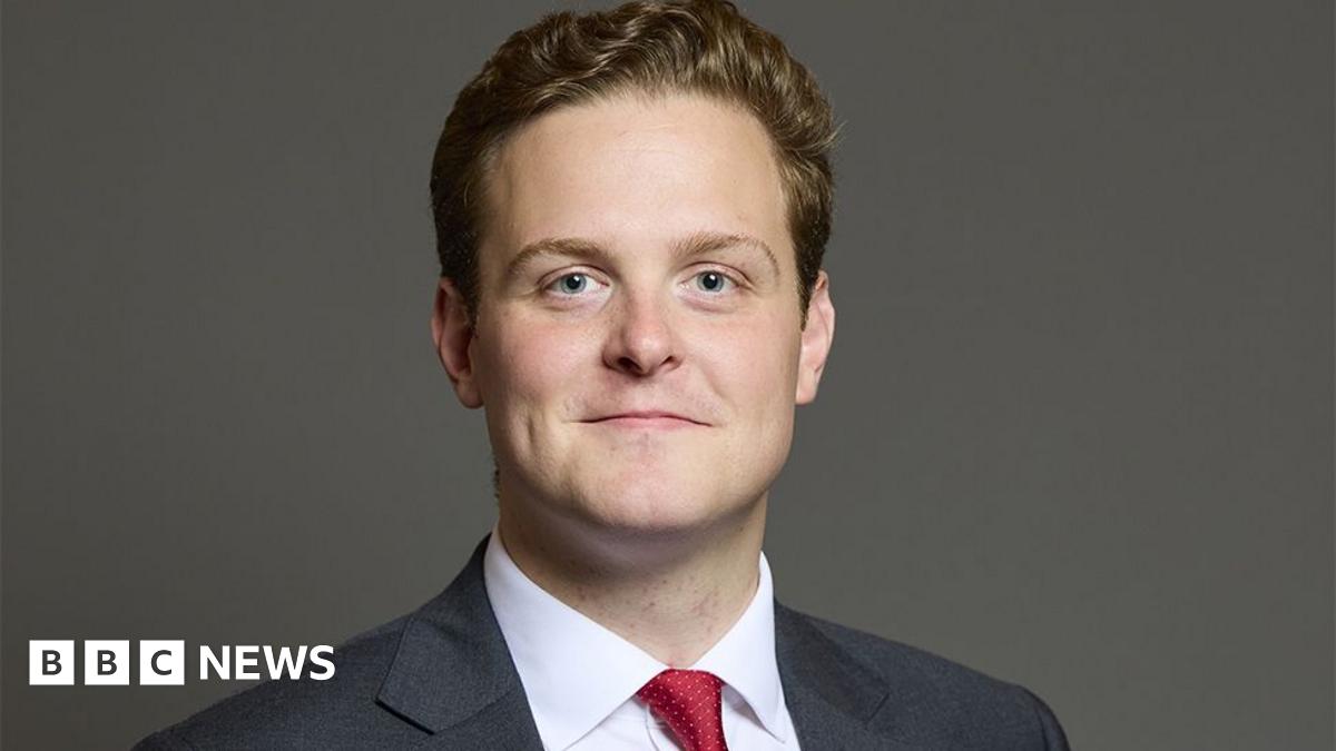 Burnley MP Oliver Ryan's suspension over WhatsApp messages lifted - BBC News