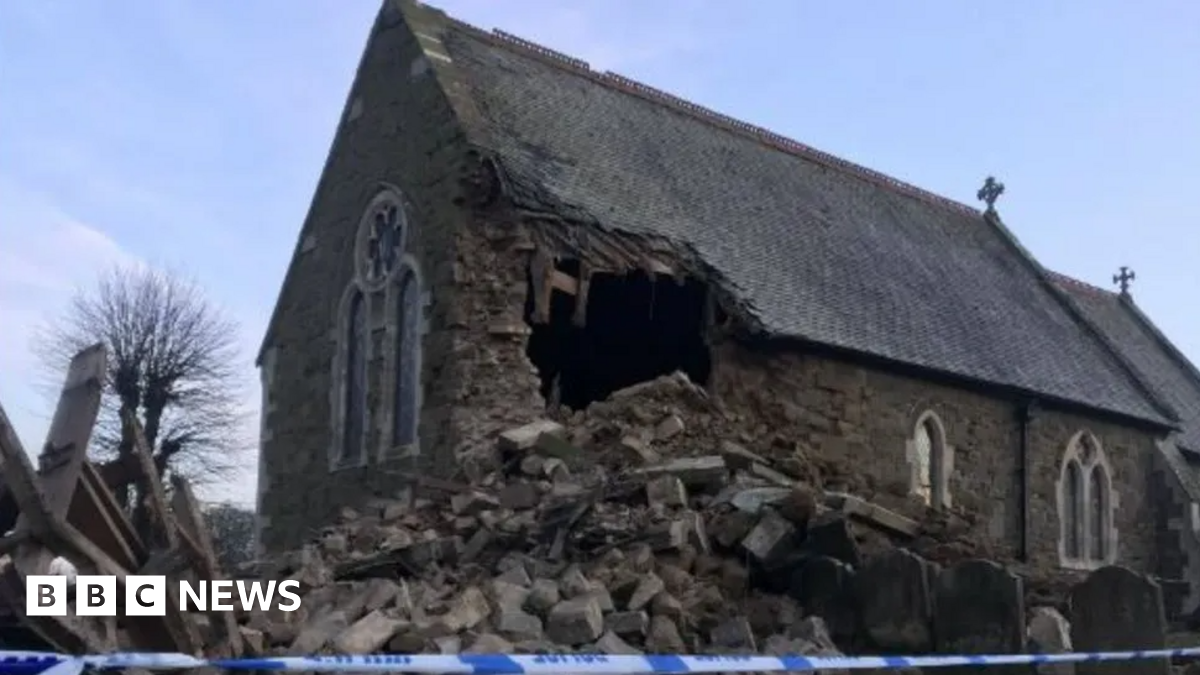 High Toynton church tower collapse blamed on Victorian builders - BBC News