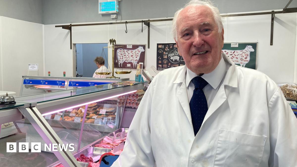 Droitwich butcher, 82, still loves job after nearly 70 years - BBC News