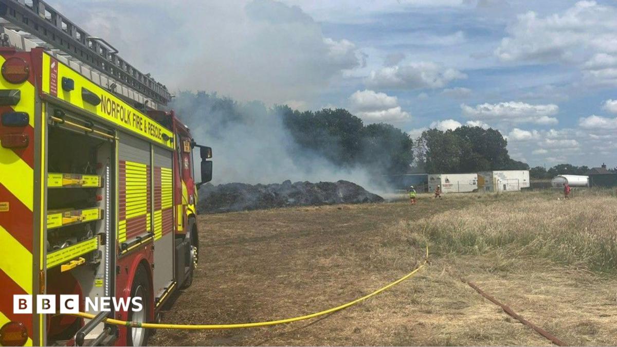 Wildfire warning after hectic weekend for Norfolk fire crews - BBC News