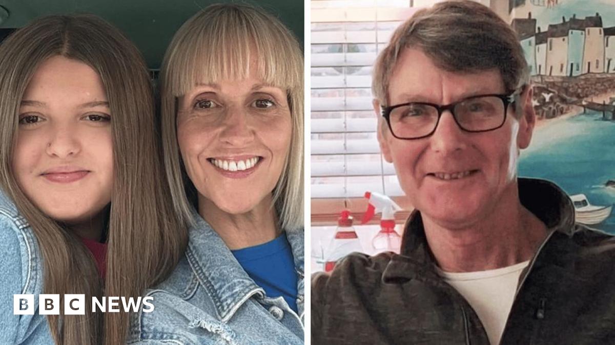 Hero named who tried to save mum and daughter at Withernsea - BBC News