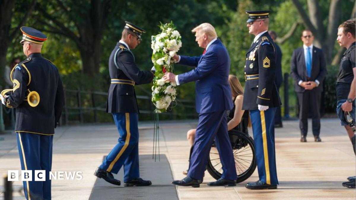 Trump campaign, Arlington National Cemetery staff clash at event - BBC News