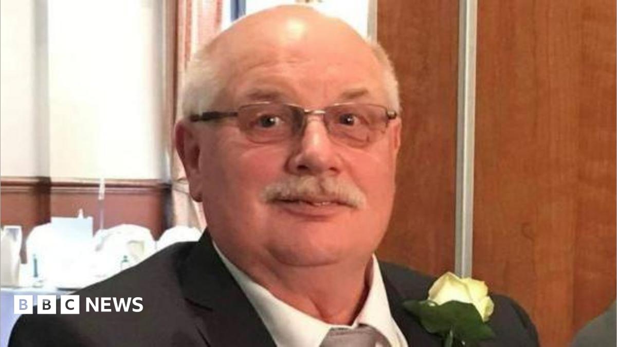 Roger Leadbeater murder: Family accuse hospital of complacency - BBC News