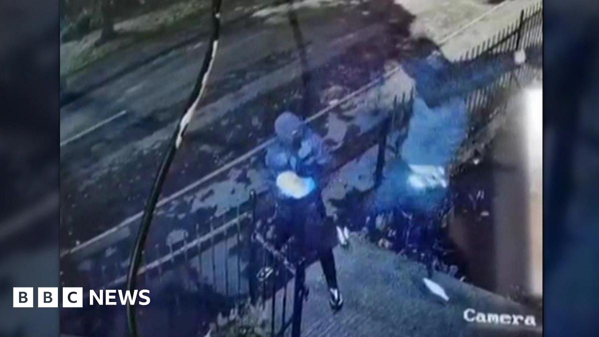 Stockport mosque community 'feels unsafe' after attacks - BBC News