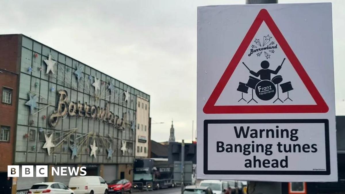 A Sign Of Humour: The mystery behind Glasgow's fake street signs - BBC News