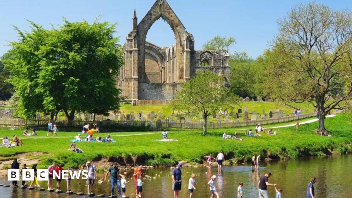 New tourism strategy to replace Welcome to Yorkshire agency - BBC News