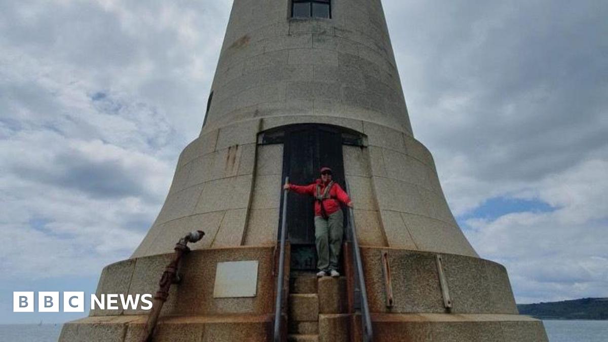 Plymouth Breakwater Lighthouse visit 'a dream come true' - BBC News