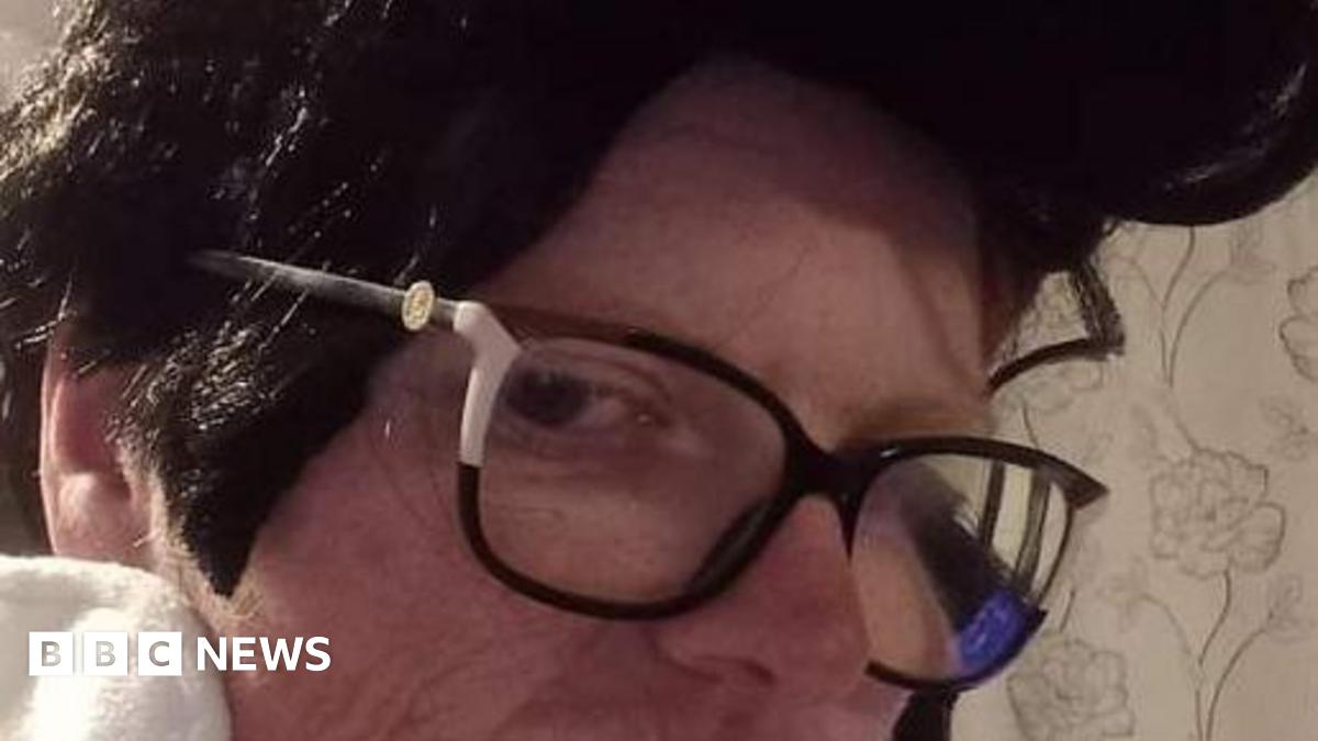 Ulverston lollipop lady dons fancy dress for St Mary's hospice - BBC News