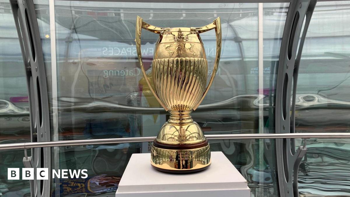 Women's Rugby World Cup trophy comes to Brighton - BBC News