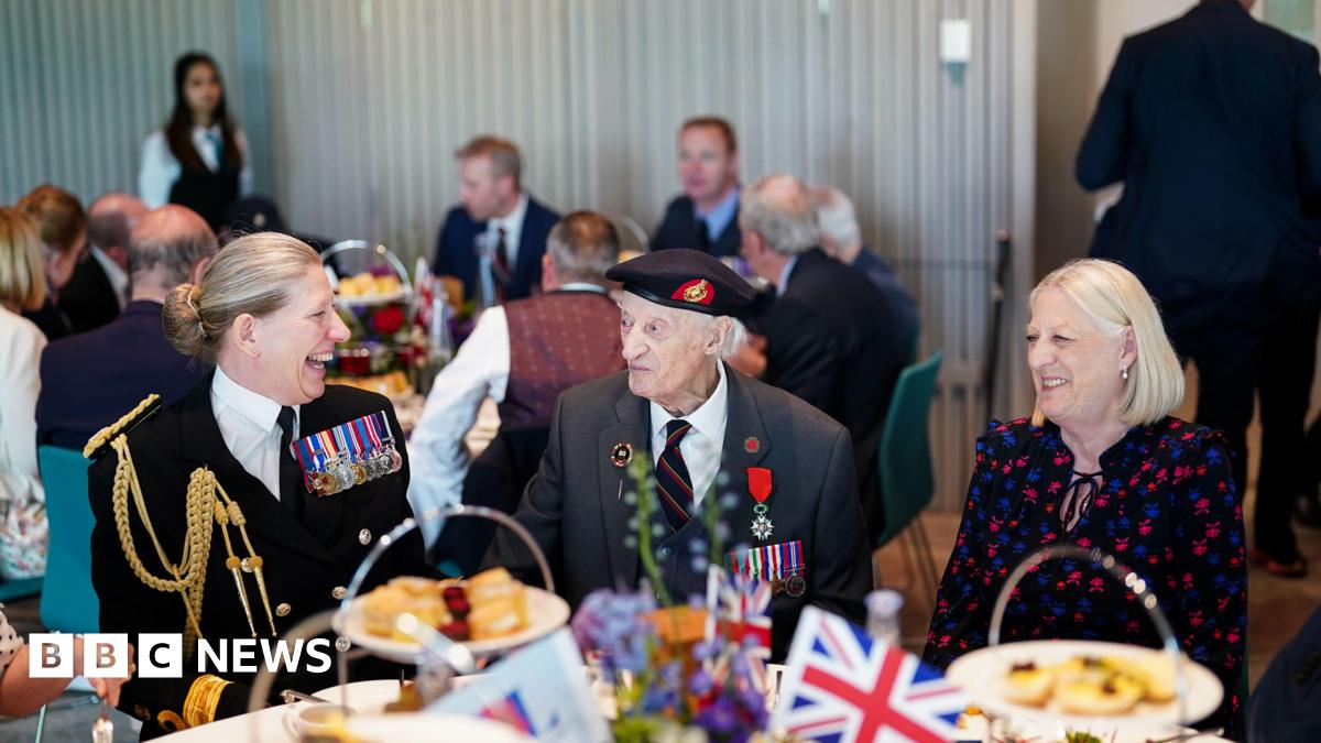 National Memorial Arboretum hosts VE Day 80th events for veterans - BBC ...
