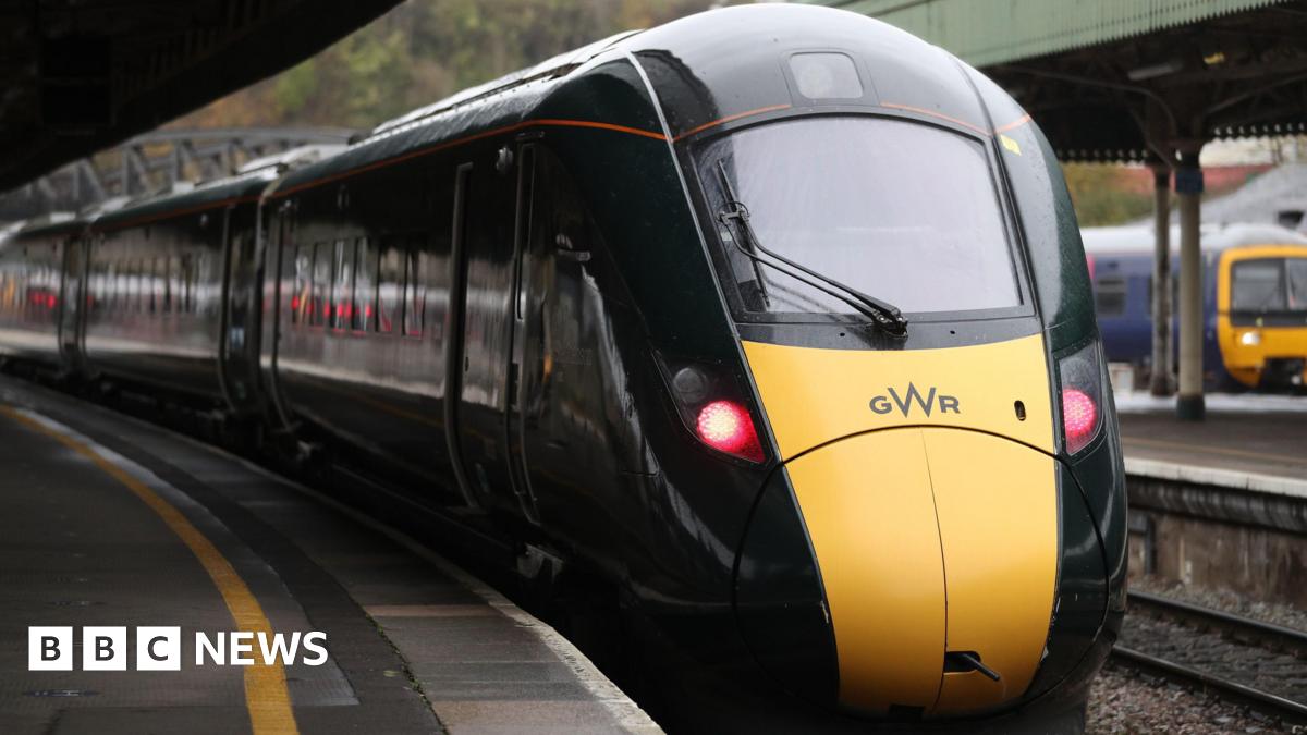 Bristol: Rail disruption as train blocks line near Avonmouth - BBC News