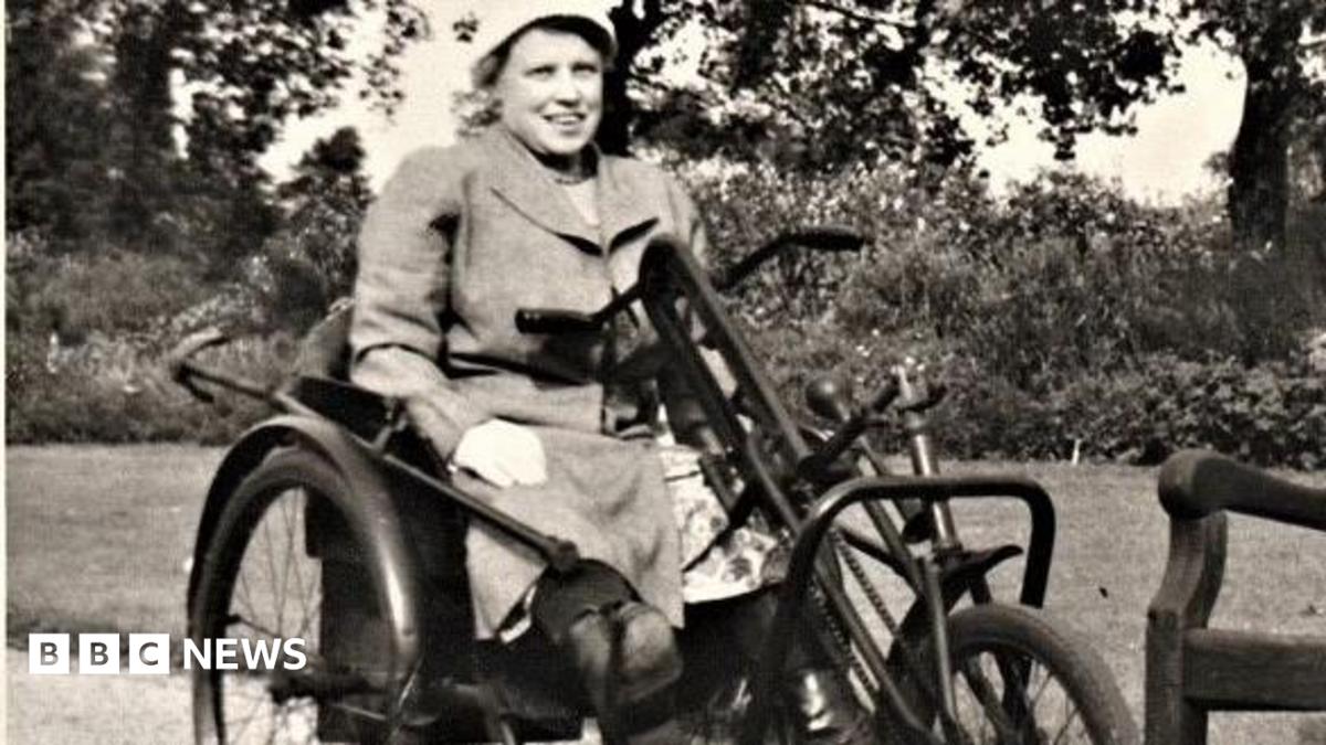 Blue plaque for Whitley Bay home of disability campaigner - BBC News