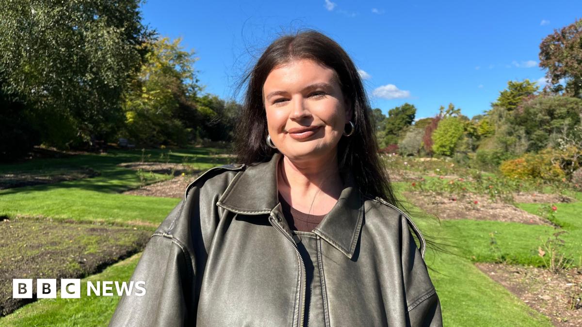 TikTok influencer 'mocked' for stammer refuses Dortmund apology - BBC News