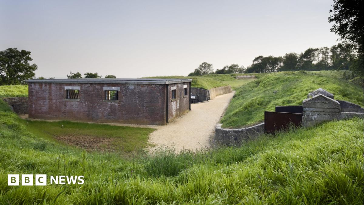 The hidden fort in Reigate that protected London - BBC News