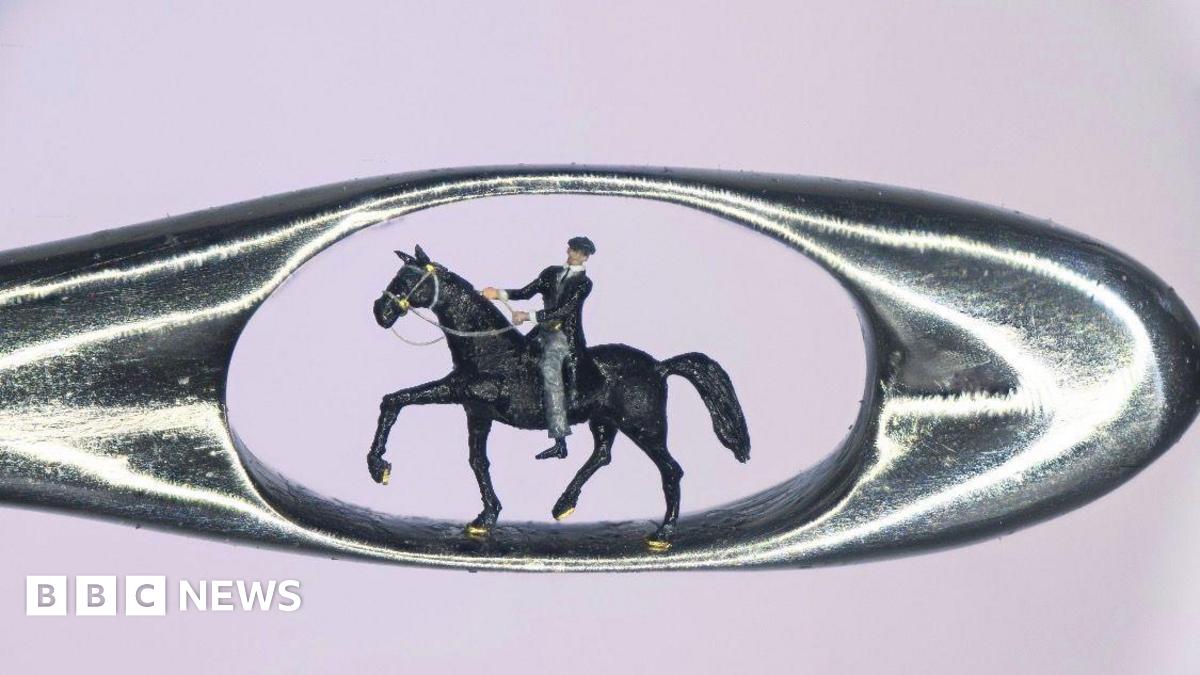 Peaky Blinders microsculpture created by artist Dr Willard Wigan - BBC News