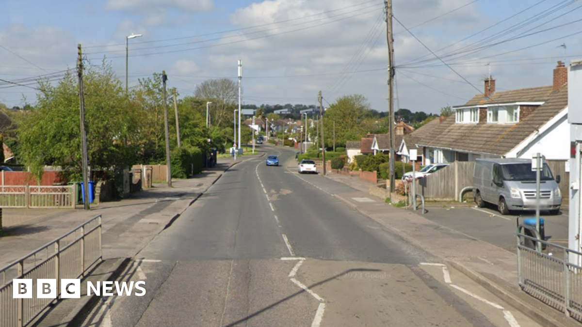 Weekend dispersal order in force in Minster-on-Sea - BBC News