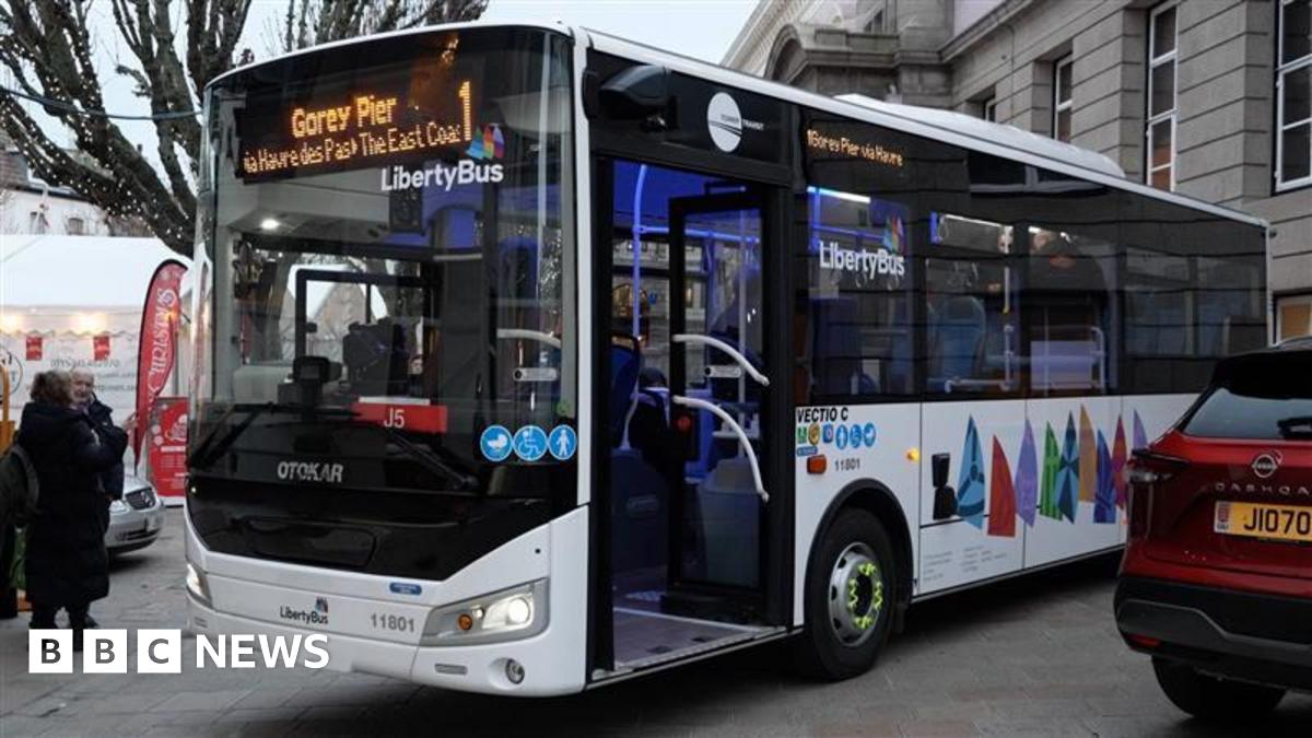 New additions to Libertybus fleet arrive in Jersey - BBC News
