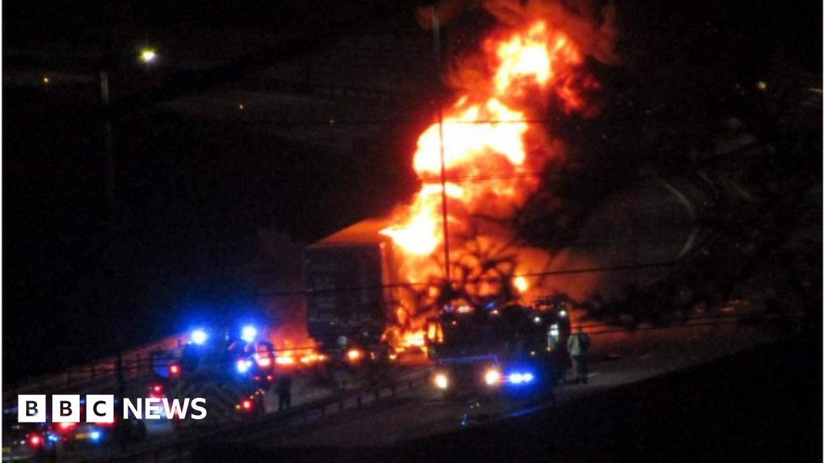 M4 reopens after lorry carrying alcohol catches fire - BBC News