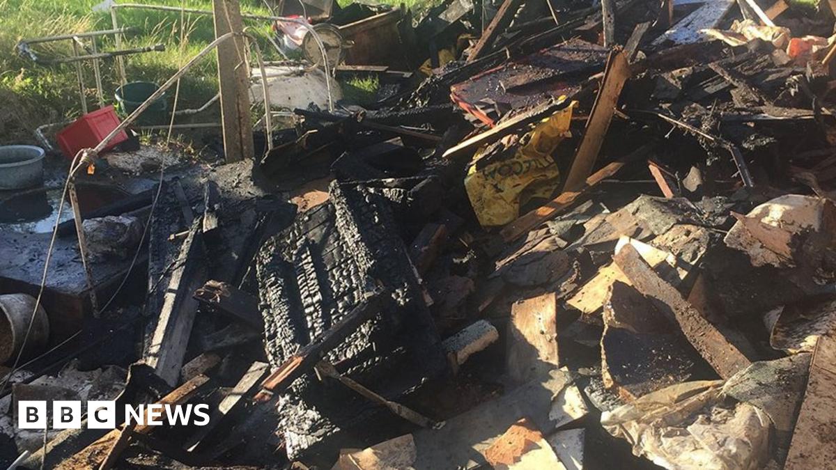 Bid to burn wasp nest starts Bletchley garage fire - BBC News
