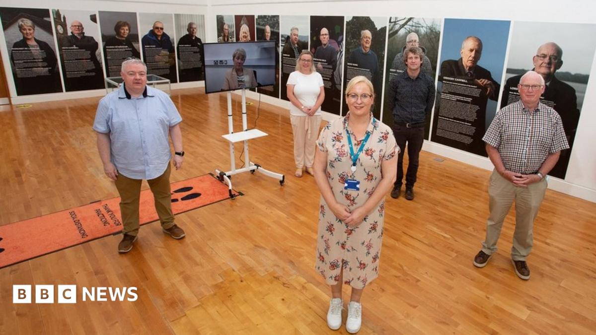 New exhibition explores life along Derry-Donegal border - BBC News