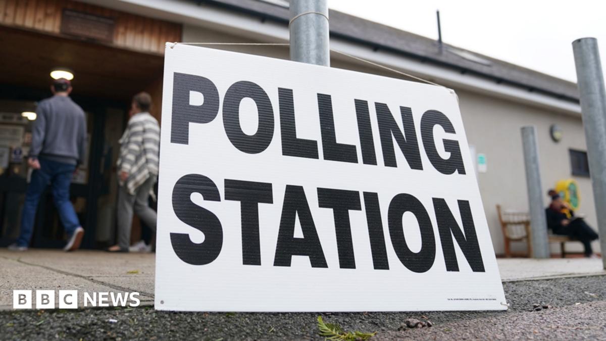 Mid Beds and Tamworth by-elections: Voters go to the polls - BBC News