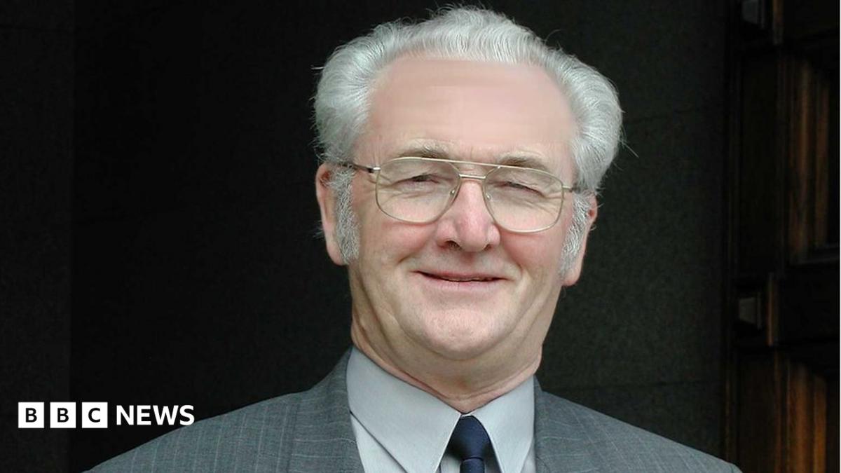 David Tennant's father and ex-Kirk moderator Sandy McDonald dies - BBC News