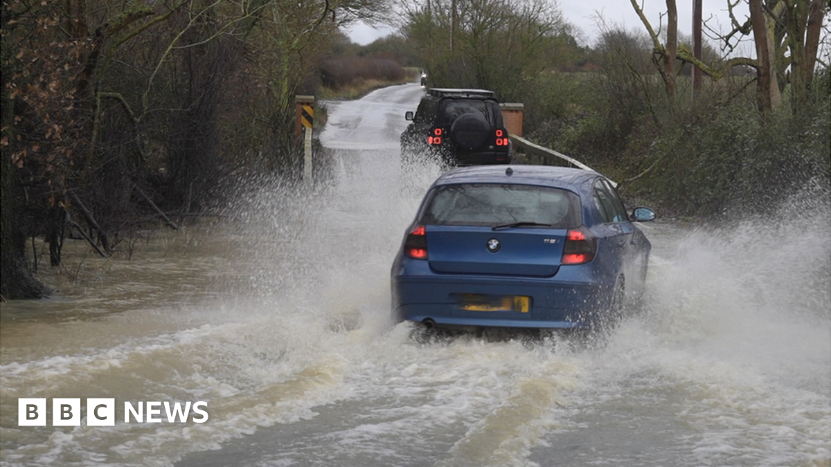 Yellow weather warning for rain in parts of the East of England - BBC News