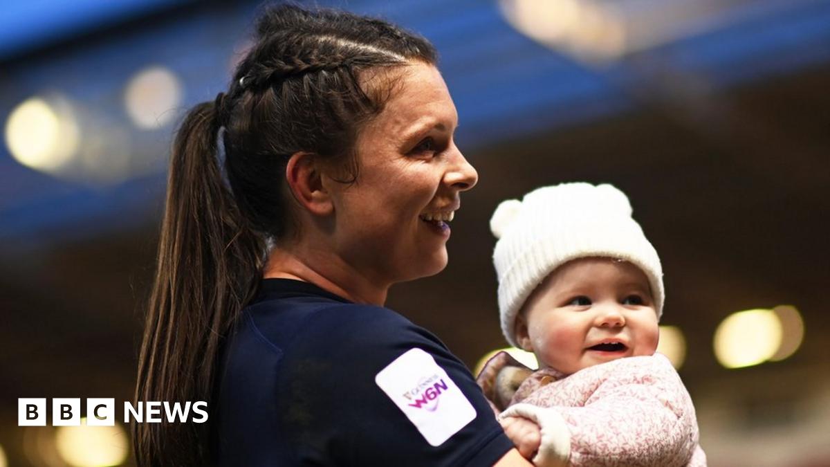 Abbie Ward: Rugby player wants to 'smash glass ceiling' - BBC News