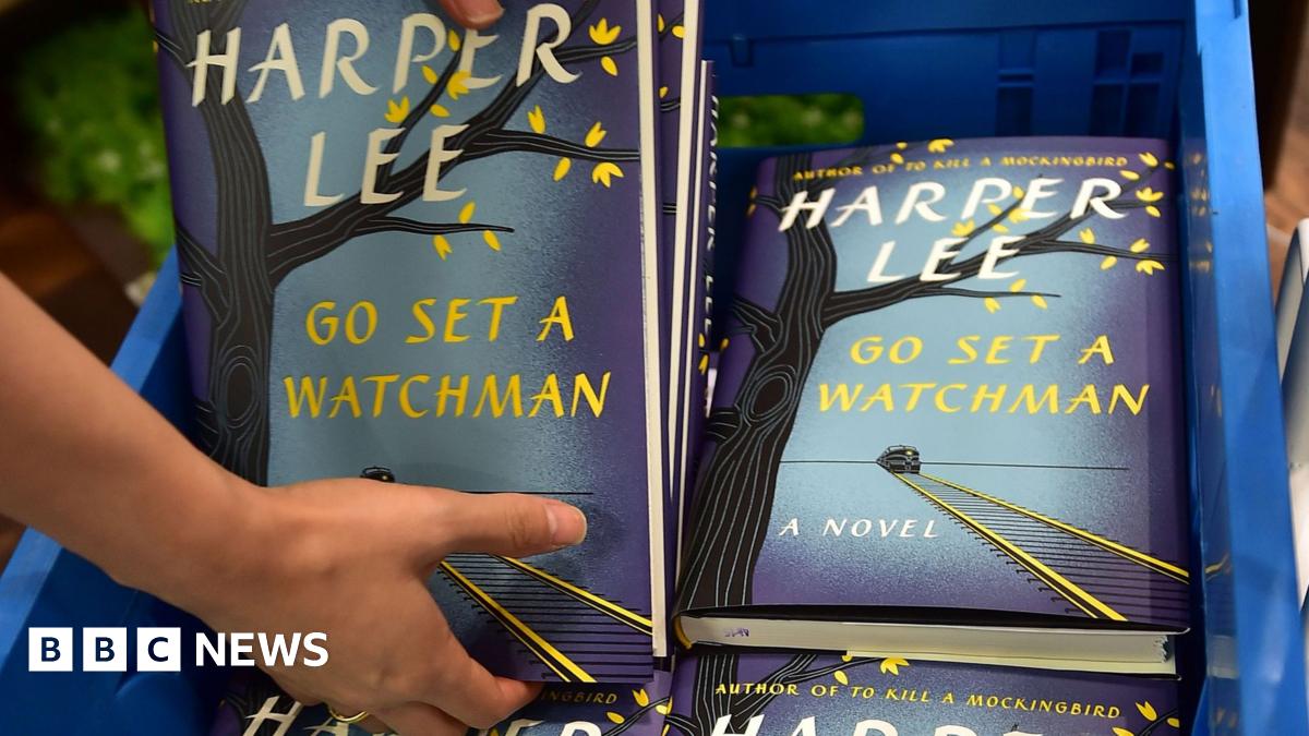 Harper Lee's Go Set a Watchman goes on sale - BBC News