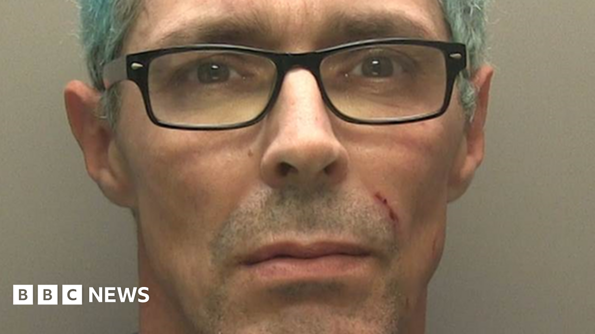 Skegness child sex abuser jailed after paedophile hunter sting - BBC News