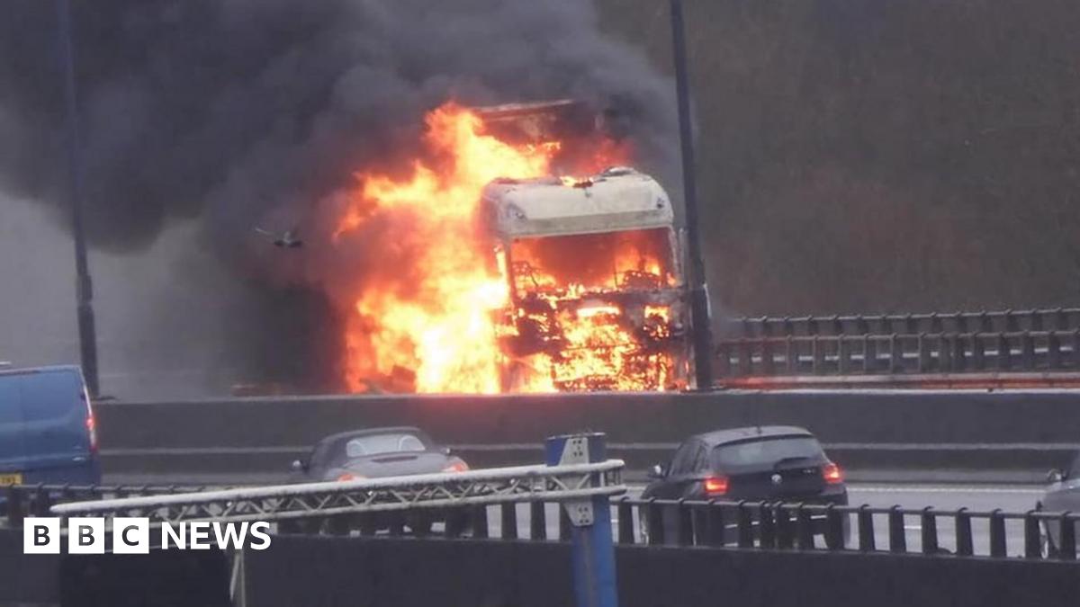 M4 lorry fire in Newport causes 13-mile traffic jams - BBC News
