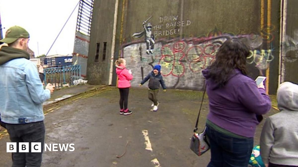 Hull Banksy: Replica bridge plan to preserve mural - BBC News