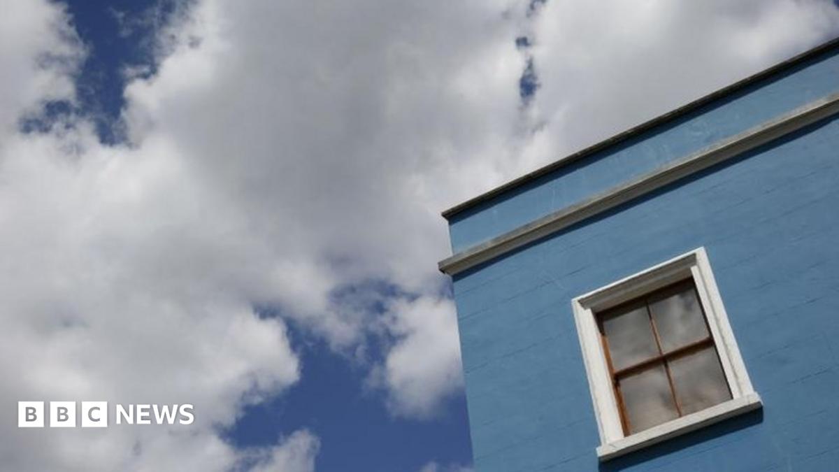 Homeowners 'must prepare now for an interest rate rise' - BBC News