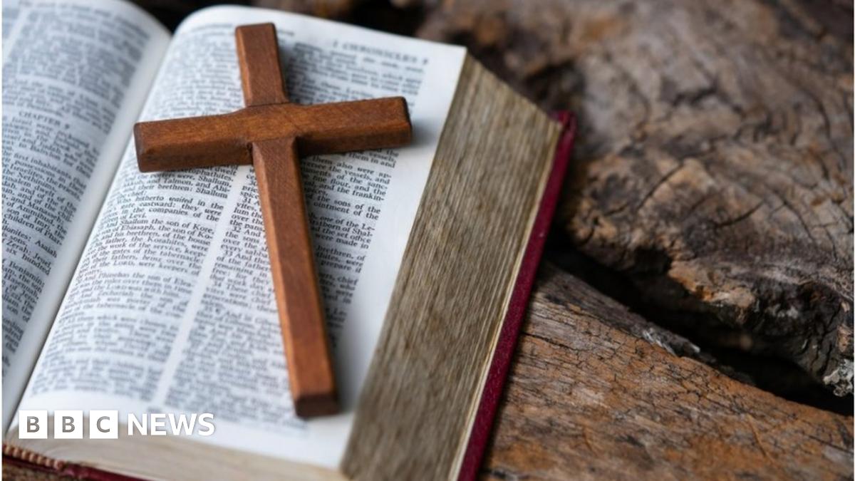 The British Sign Language project stretching back 2,000 years - BBC News