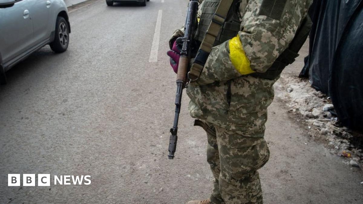 Ukraine offered tool to search billions of faces - BBC News