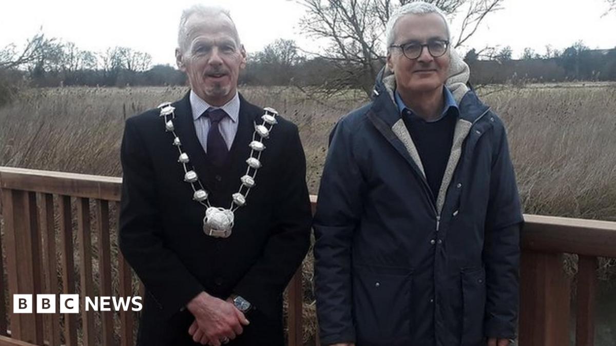 Kempston bridge reopens a year after closure - BBC News