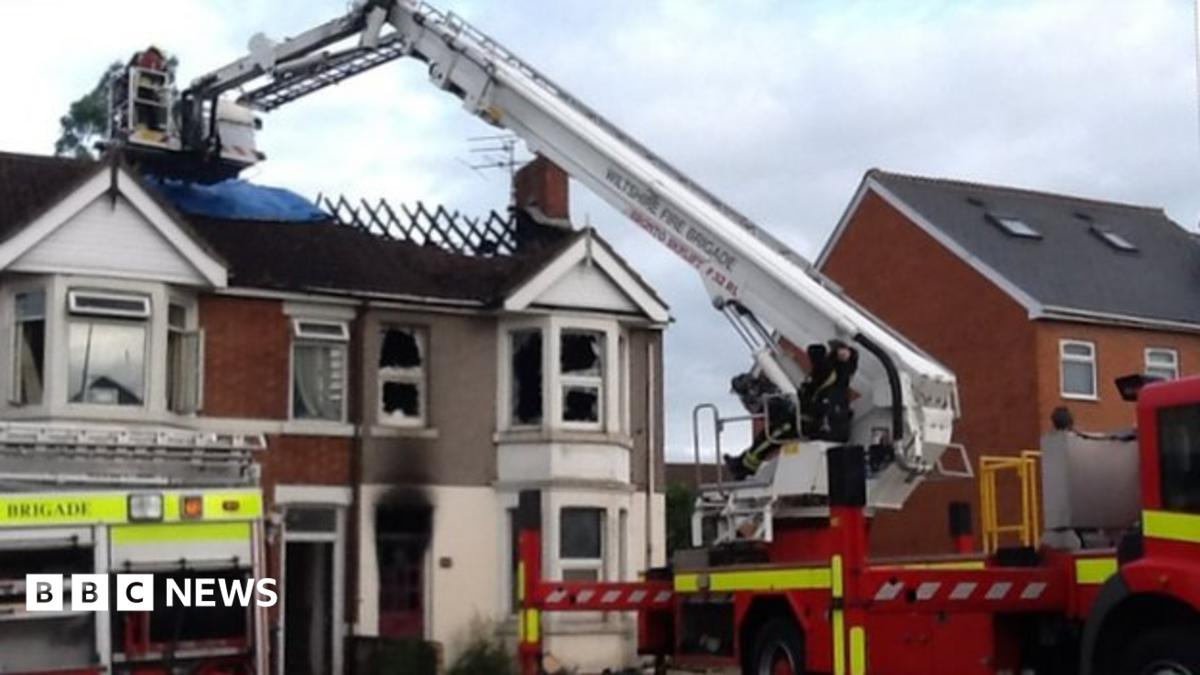 Five hurt in Swindon house fire - BBC News