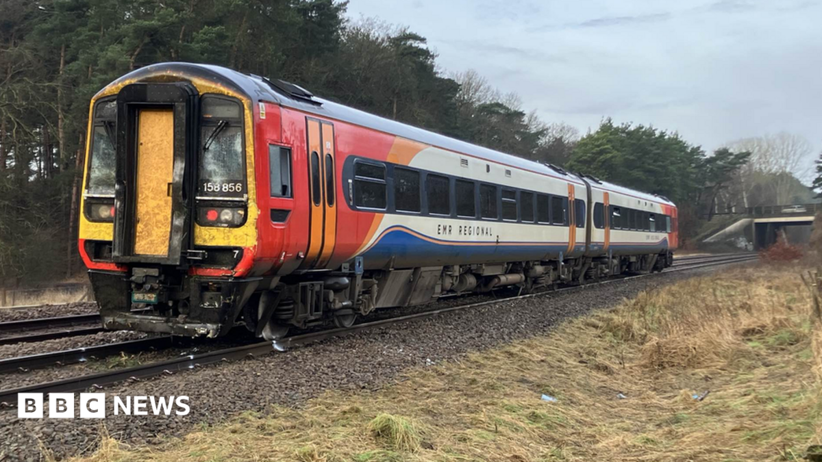 Norfolk rail line reopens after derailment - BBC News