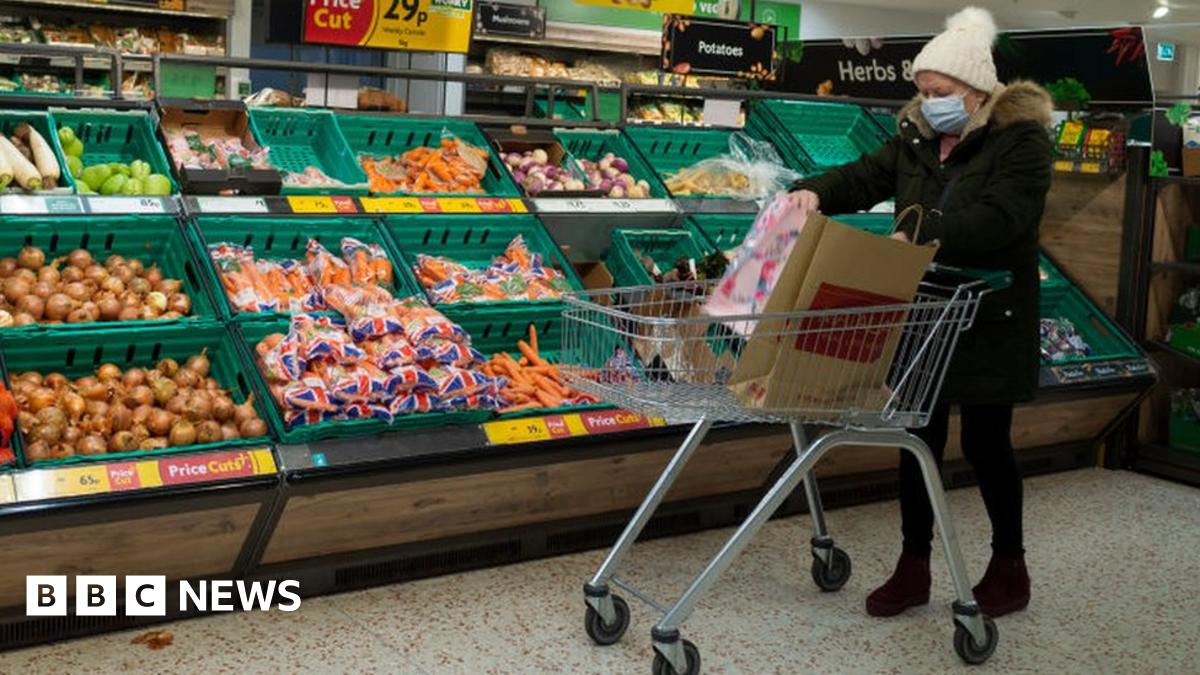 Asda and Morrisons cut prices as supermarkets fight for customers - BBC ...