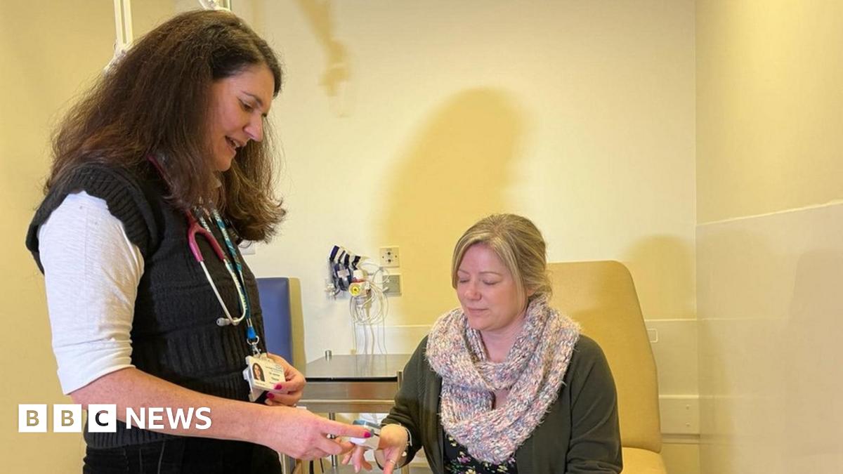 GP hubs to offer more appointments in Cornwall - BBC News