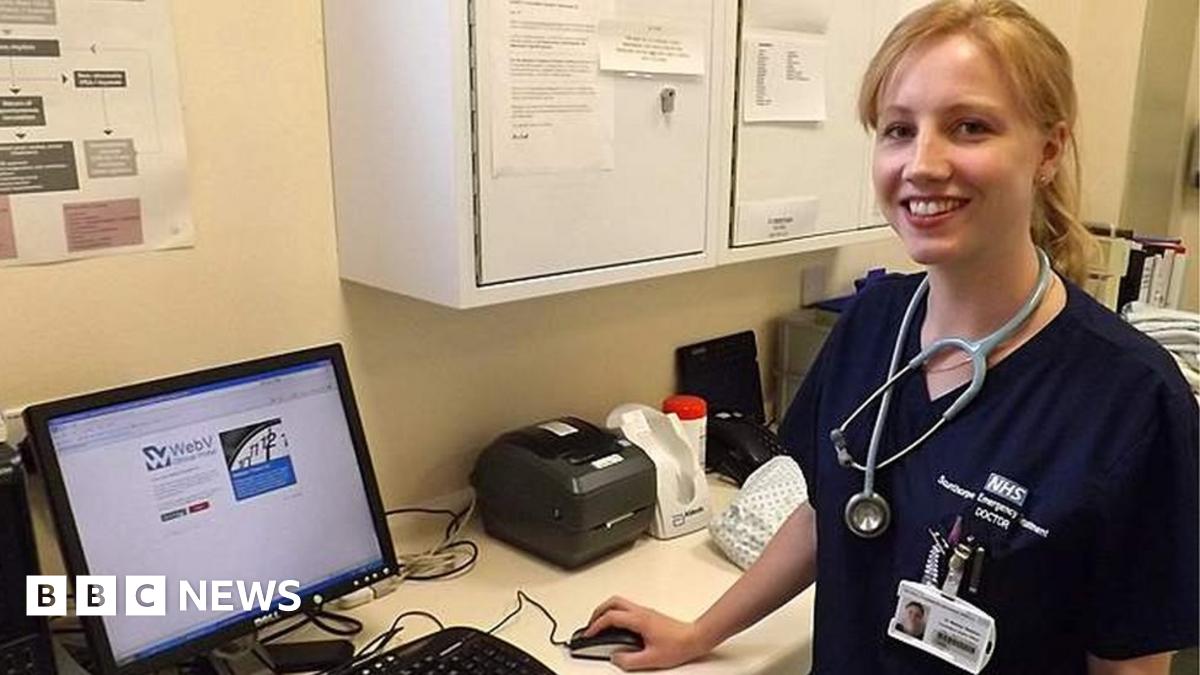 What exactly do junior doctors do? - BBC News