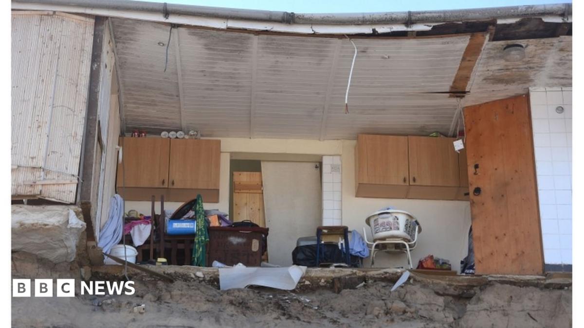 Hemsby cliff-top homes start to collapse - BBC News