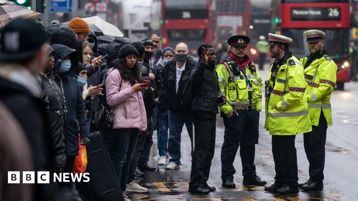 As it happened: London Tube hit by 24-hour strike - BBC News