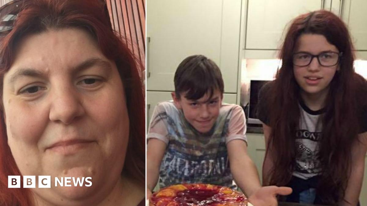 Twins killed with mother in Devon crash named - BBC News