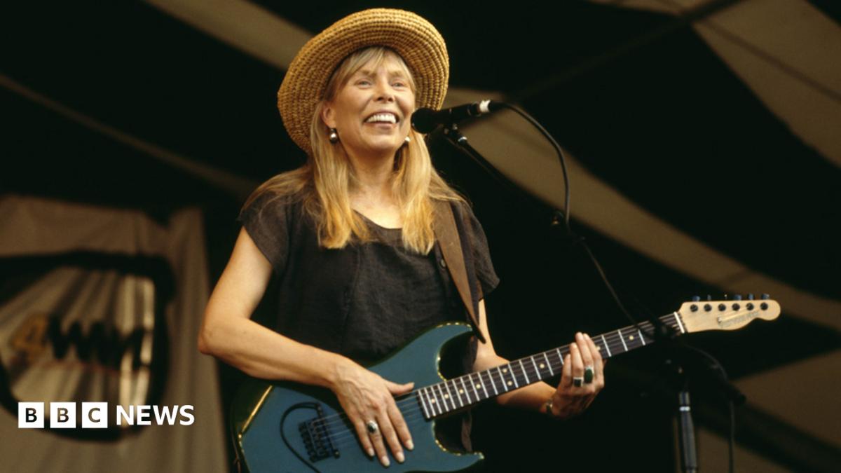 Joni Mitchell: Singer to make Grammy debut performance at 80 - BBC News