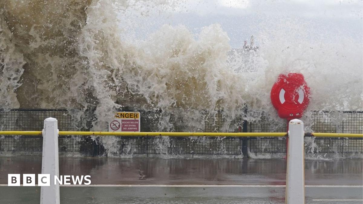 Yellow warning of rain and wind issued for Thursday in the East - BBC News